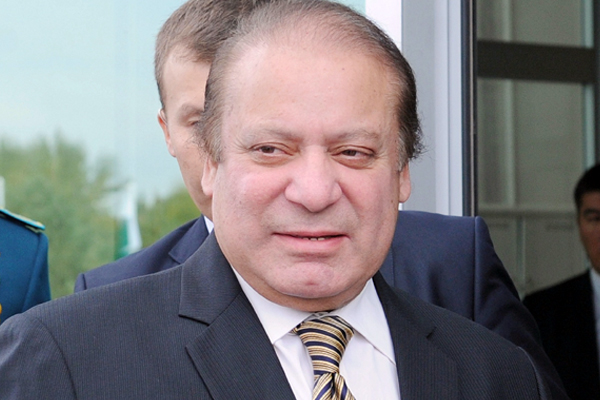 PM makes stopover to pays respect at Shah Hamadani's mausoleum ...