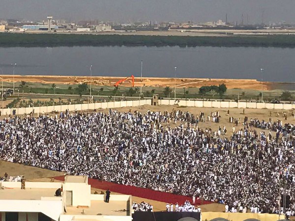 Thousands attend funeral as Junaid Jamshed laid to rest - Business Recorder