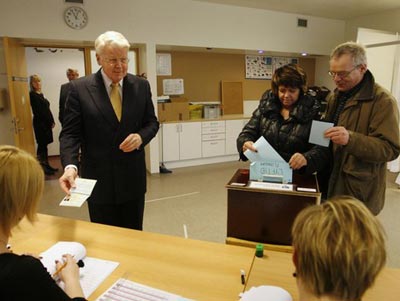 Polls open in Icelandic vote on constitution - World - Business Recorder