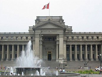 Peru offers to buy dollars for day 4, sol flat - World - Business Recorder