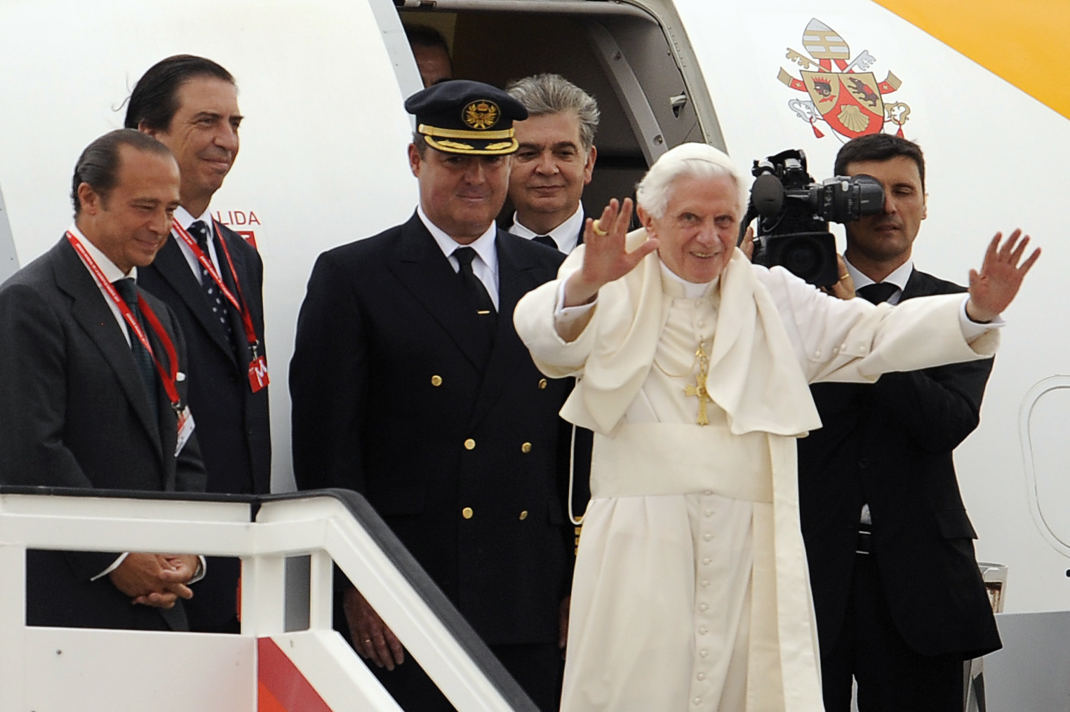 Departing pope says Spain can keep Catholic soul - World - Business ...
