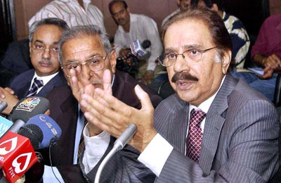 Amin Fahim with 60 member business delegation leaves for India ...