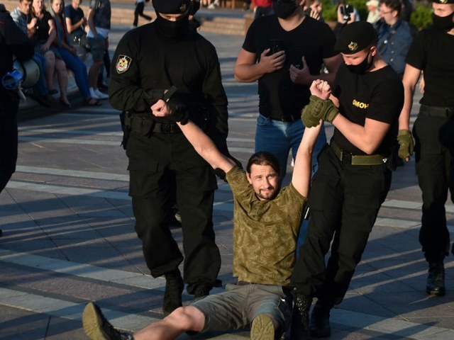 Belarus police step up clampdown with hundreds of arrests - World ...