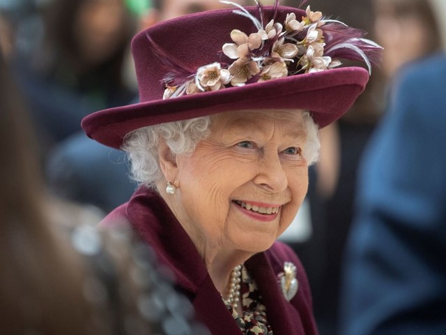 Many just want a hug for Christmas this year, Queen Elizabeth says ...