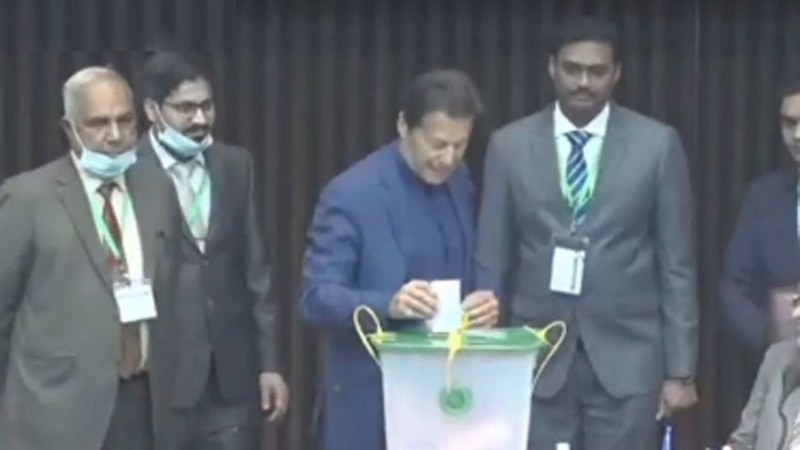 PM Imran casts vote for Senate elections - Pakistan - Business Recorder