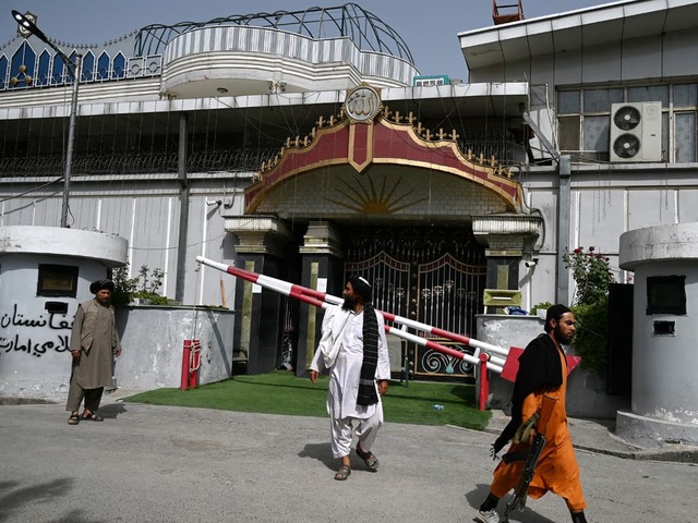 Warlord chic: Taliban make themselves at home in Dostum's mansion ...