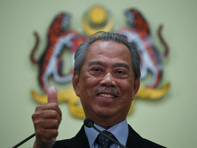 Malaysia's Muhyiddin, Anwar race to form government as turmoil drags on ...