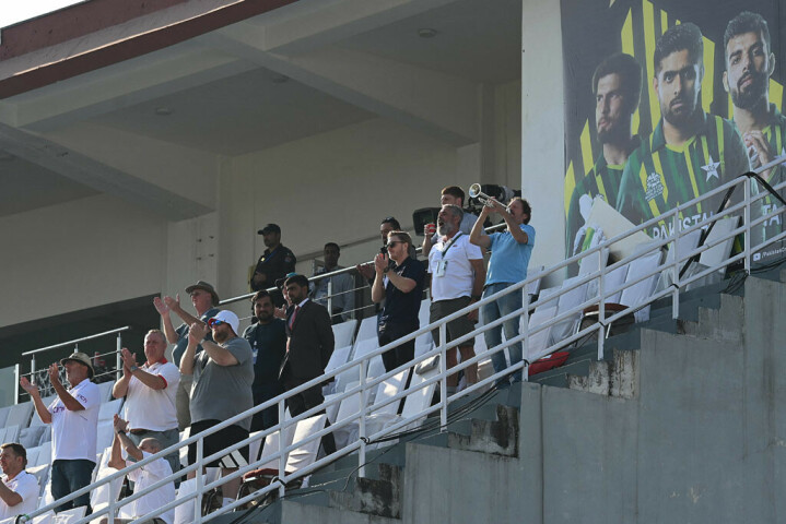 ‘Barmy Army’ bring manic energy to England’s long-awaited Pakistan tour ...