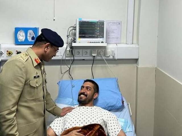 COAS visits CMH Pindi to inquire after injured soldiers - Pakistan ...