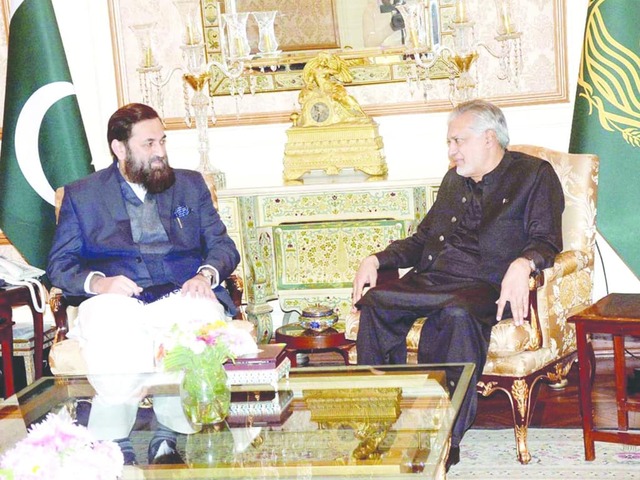 Dar meets Punjab governor - Business Recorder