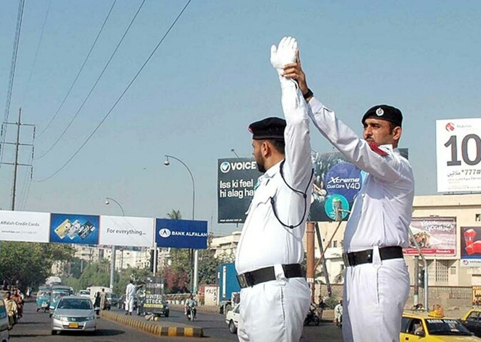 Karachi Traffic Police increase fines for violating traffic rules ...
