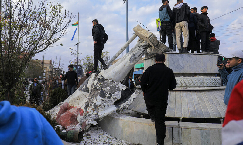 Syrians tour Assad’s looted Damascus home: AFP - World - Business Recorder