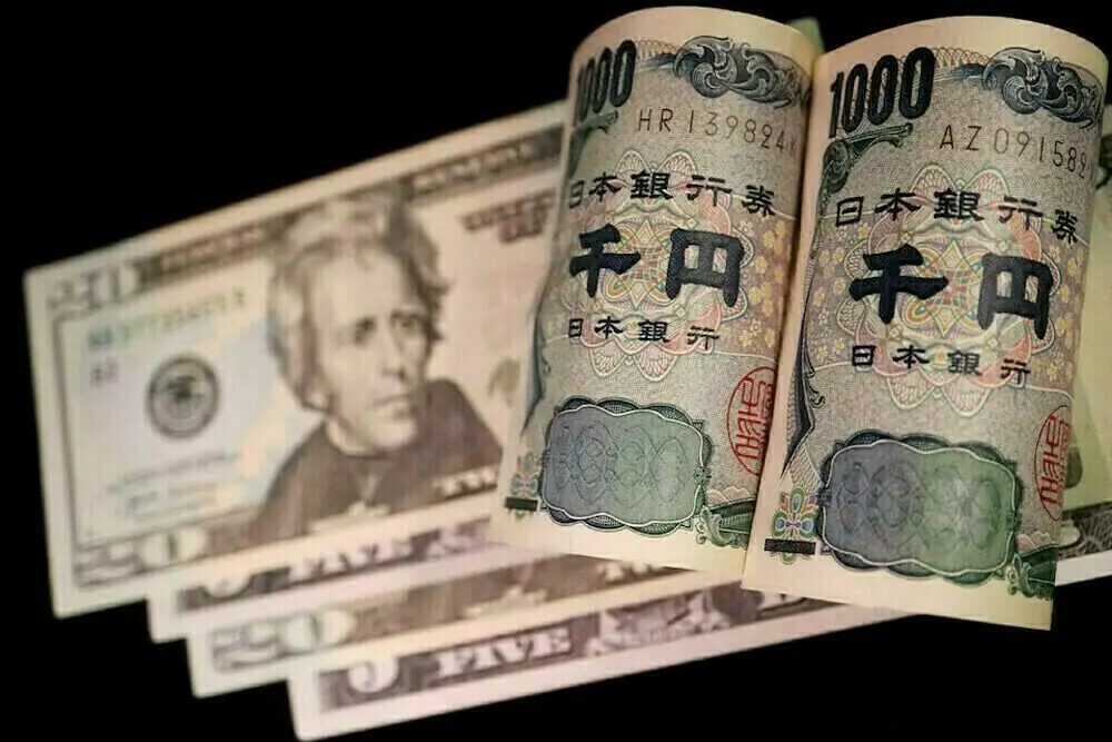 Yen hovers near 40-year low against dollar - Markets - Business Recorder