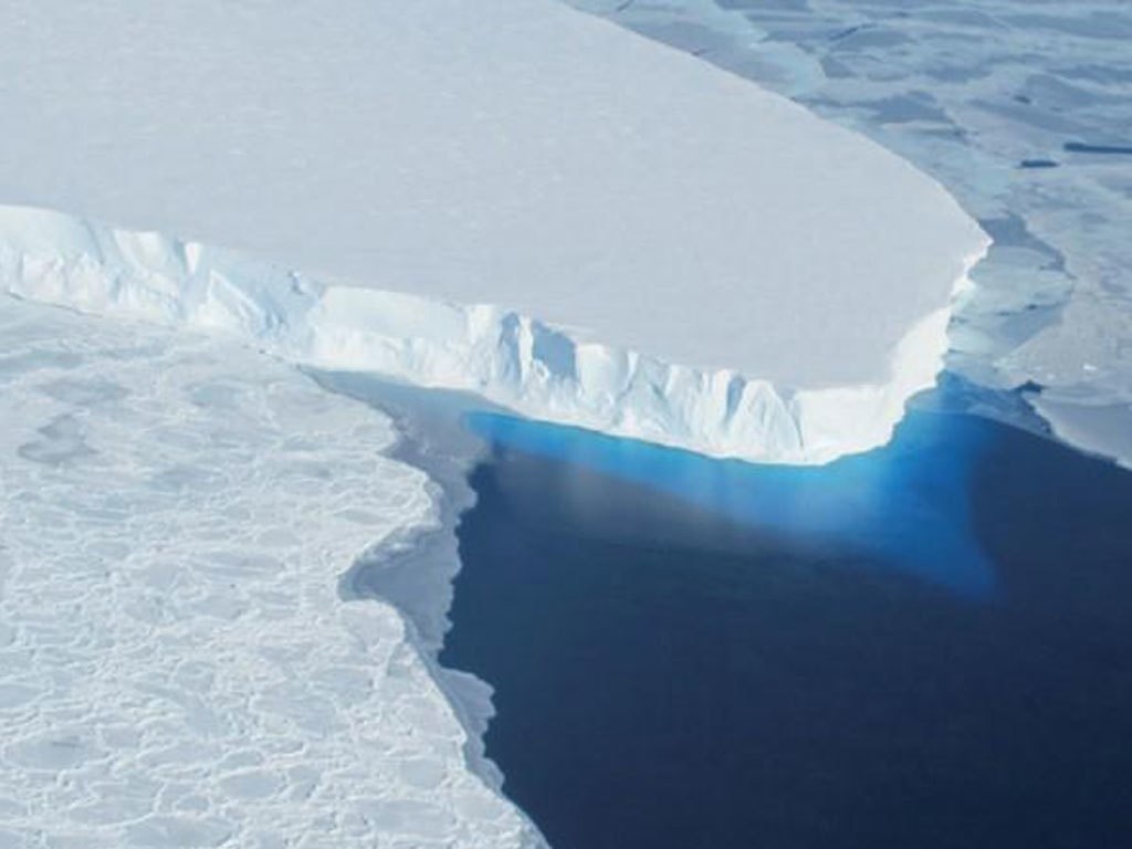 World's largest iceberg breaks off Antarctica: European Space Agency ...