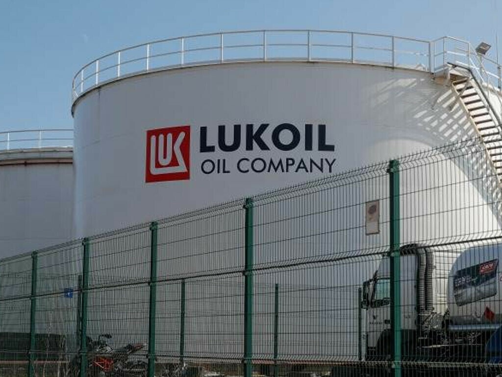 Bulgaria adopts law to take control of Russia’s Lukoil refinery ...