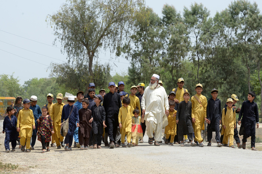 Three men, 96 children: Pakistan's population booms - Life & Style ...