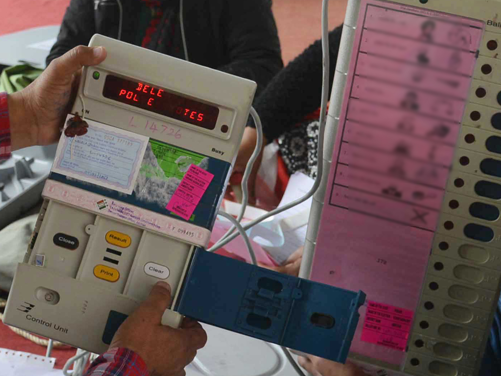 100 biometric machines to be used in NA-120 bye-election - Pakistan ...