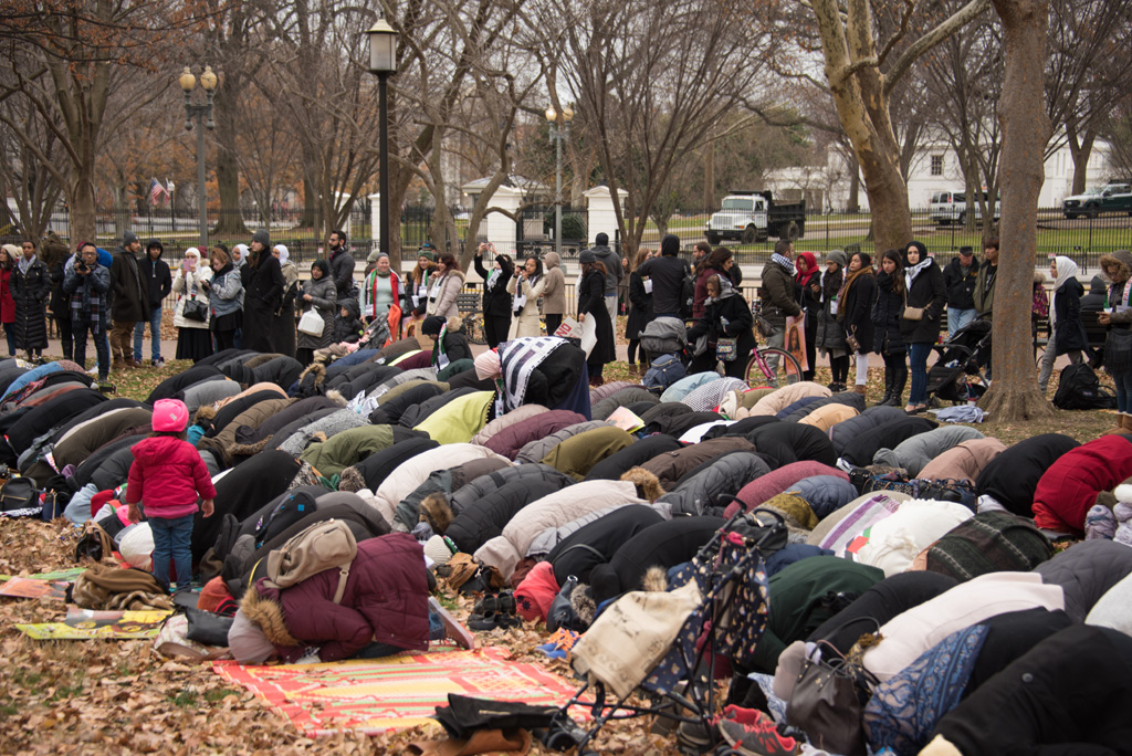 Muslims pray outside White House to protest Trump Jerusalem move ...