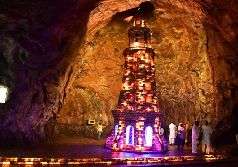 Khewra salt cave - Business Recorder