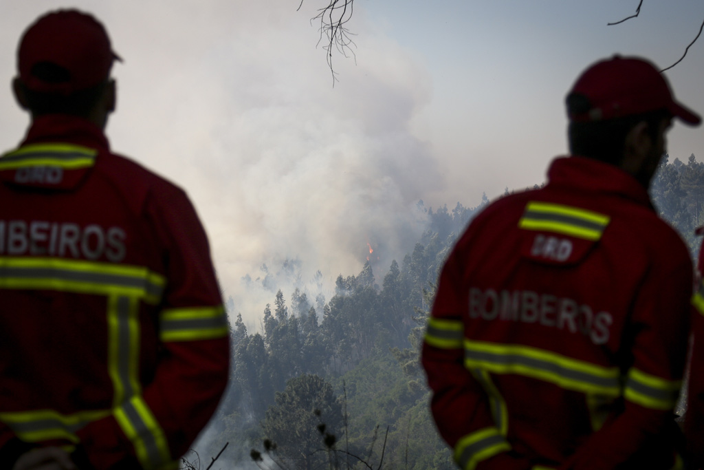 Thick smoke clouds southern Portugal beaches as fires rage - World ...