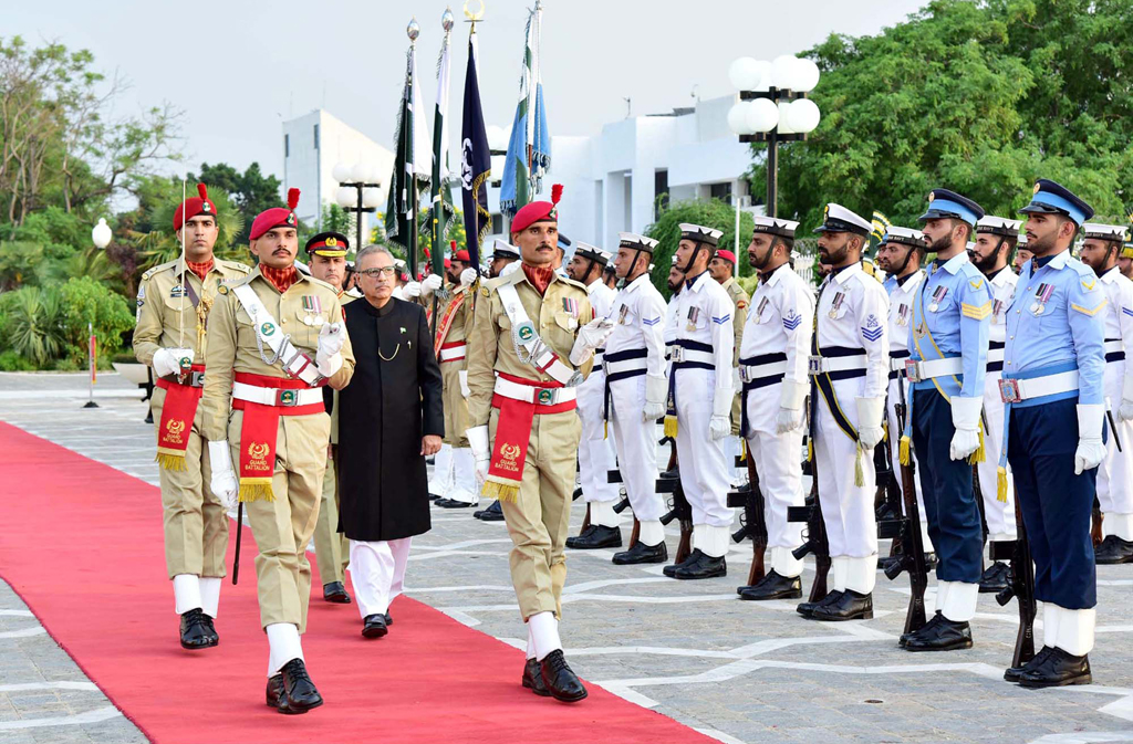 President Dr Arif Alvi given guard of honor - Business Recorder