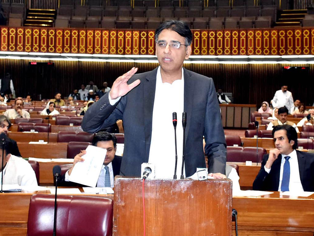 Federal govt maintains Rs1.2mn tax exemption for salaried class ...