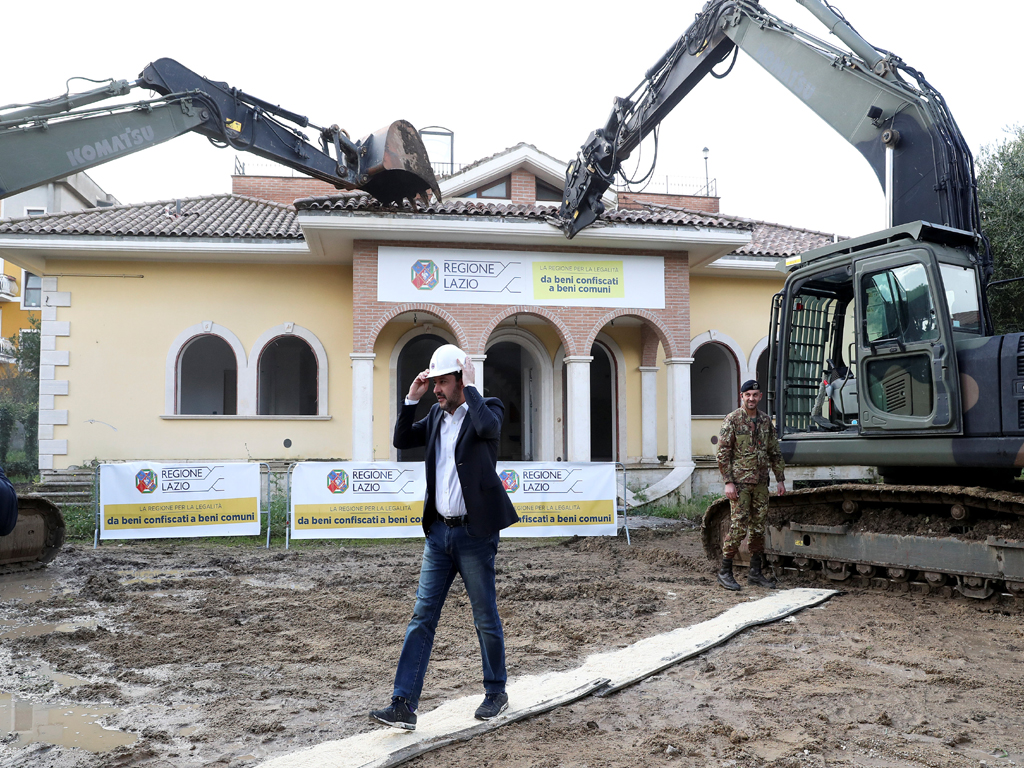 Demolition of a villa built illegally - Business Recorder