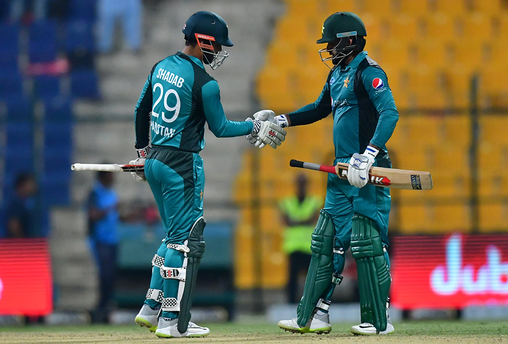 Watch! Pakistani batsmen score fiver of a delivery against Kiwis ...