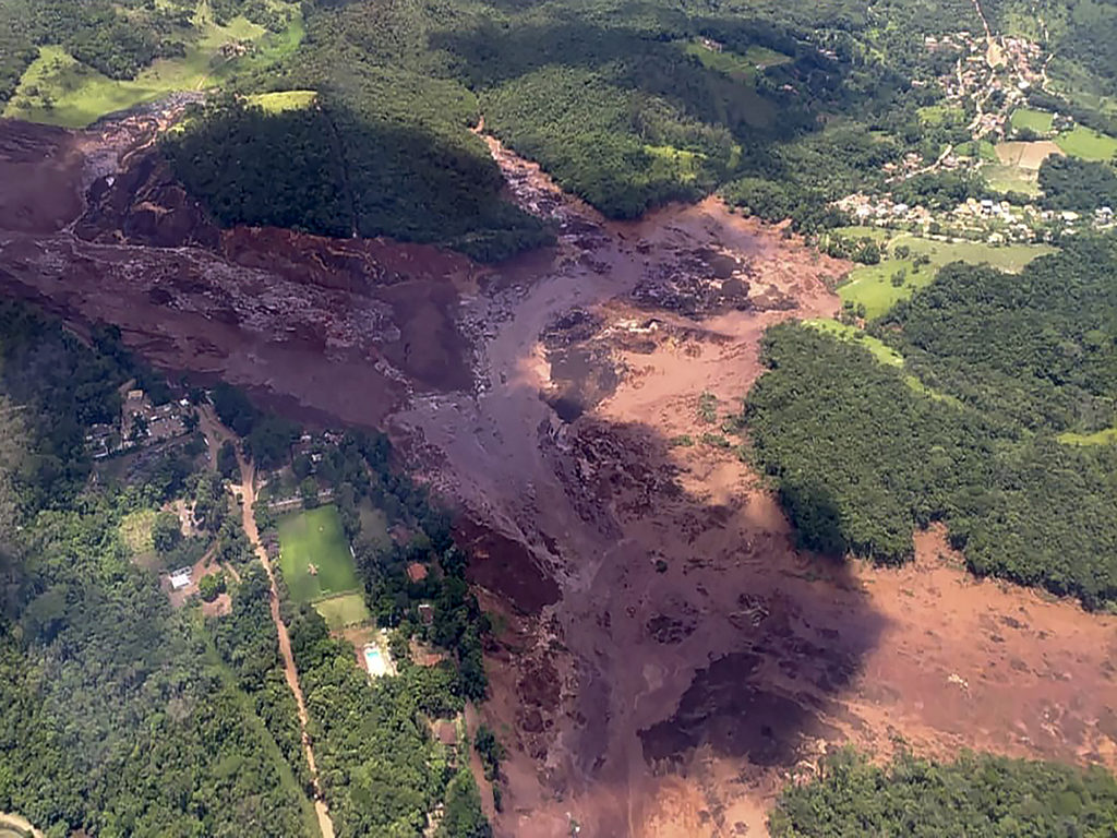 Brazil dam collapse releases huge flow of mud; deaths feared - World ...