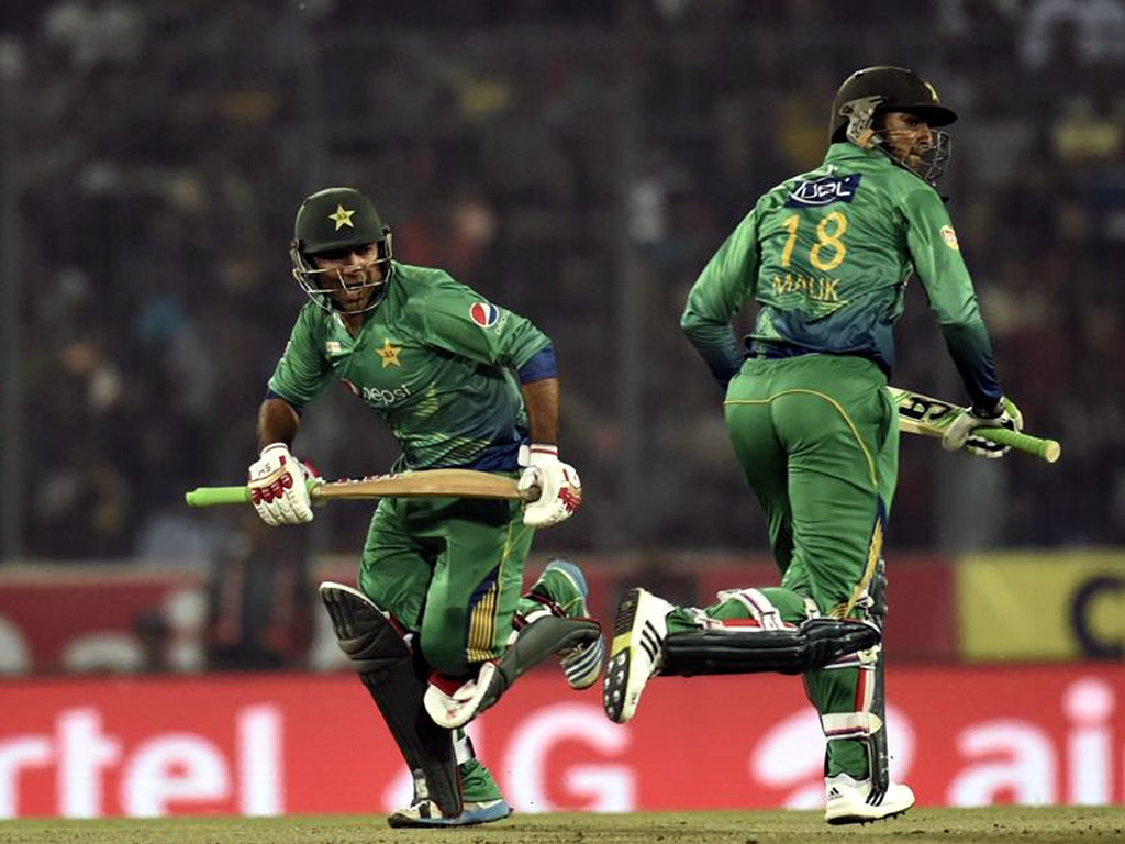 Skipper Sarfraz rejects rift reports in Pakistan cricket team - Sports ...