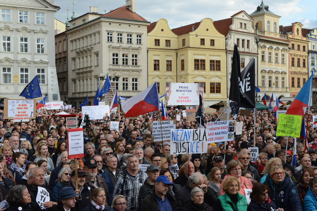 Fresh rally against Czech government draws thousands - World - Business ...