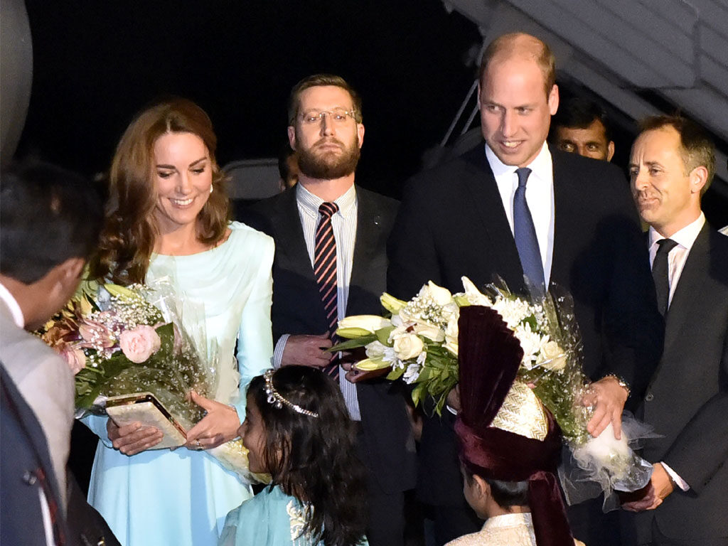 Royal couple arrives at PM House to meet Prime Minister Imran Khan ...