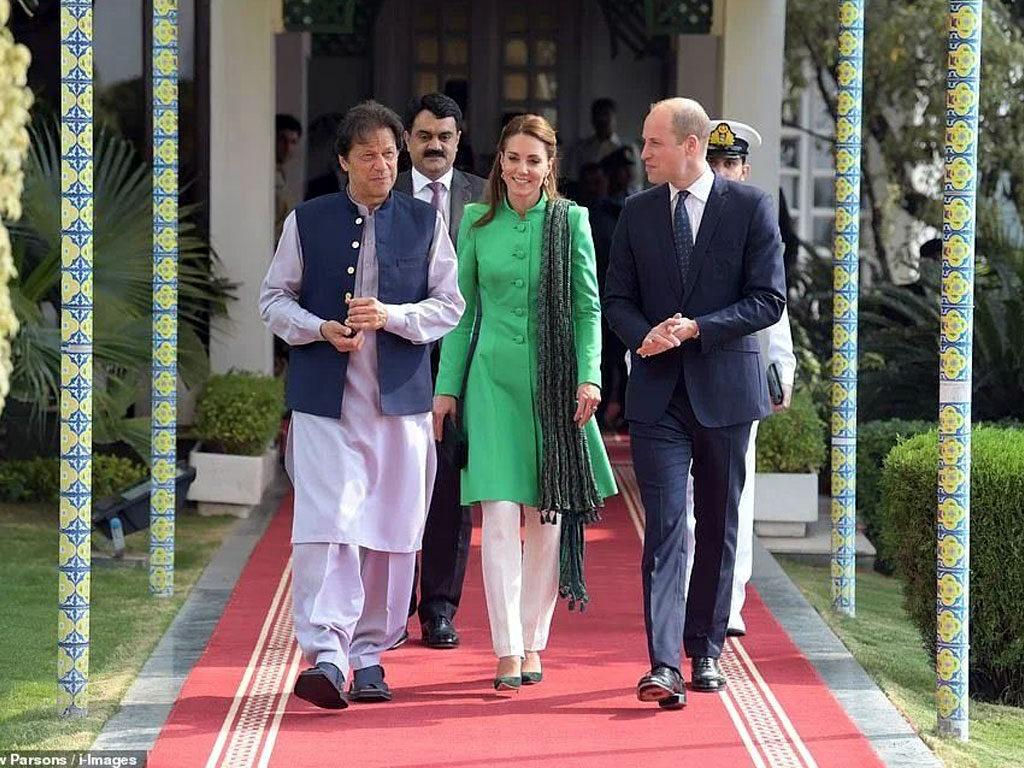 Royal couple arrives at PM House to meet Prime Minister Imran Khan ...