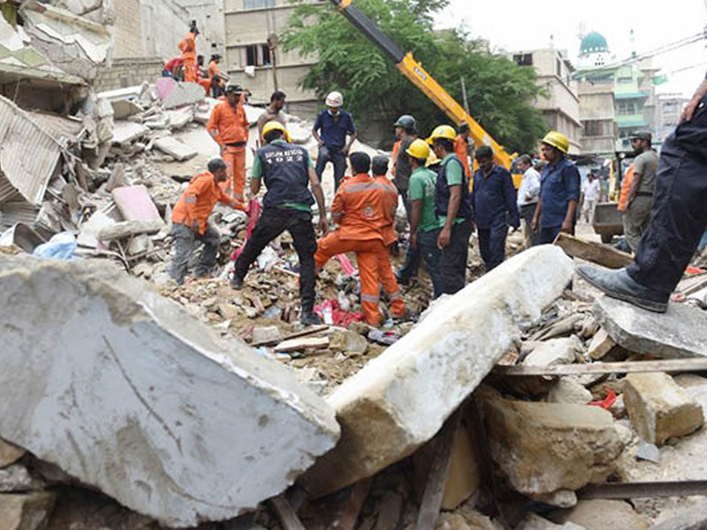 Six-storey building collapses in Karachi’s Timber Market - Pakistan ...