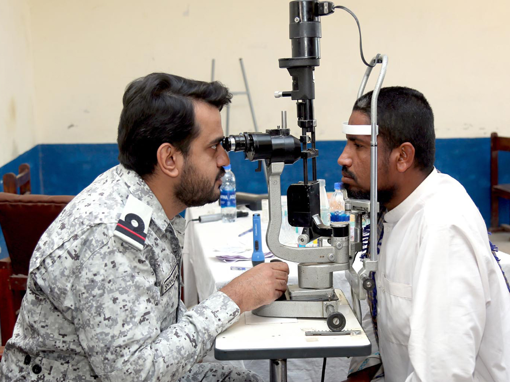 Pakistan Navy sets up free eye camp at Damb, Balochistan - Pakistan ...